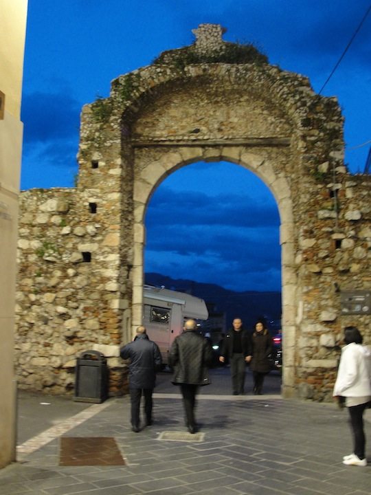 SI11-Taormina-City-Gate - Tuscany Tours