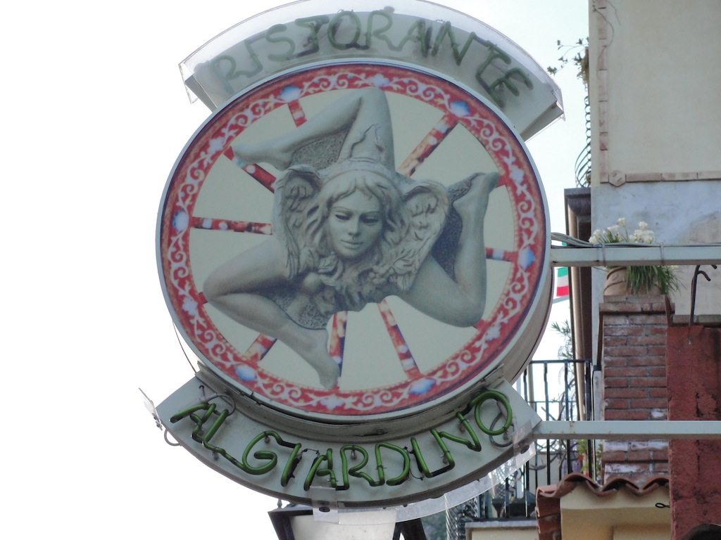 SI14-Trinacria-Symbol-of-Sicily - Tuscany Tours