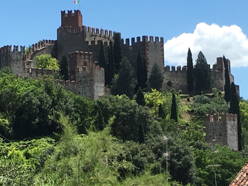 A-Soave-Castle-two.jpg - Tuscany Tours
